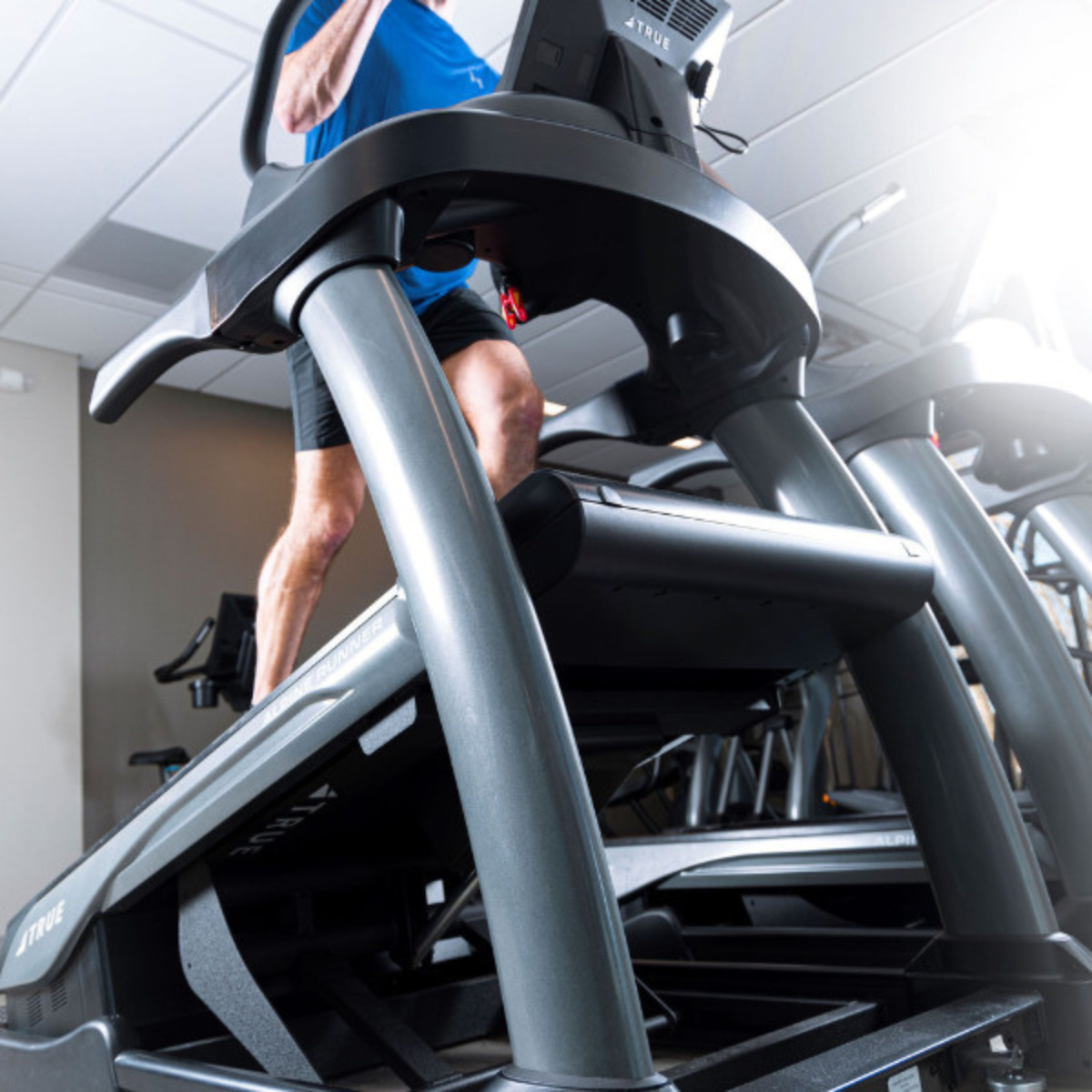 TRUE Alpine Runner Incline Trainer with Envision II 16″ Console – Gronk ...